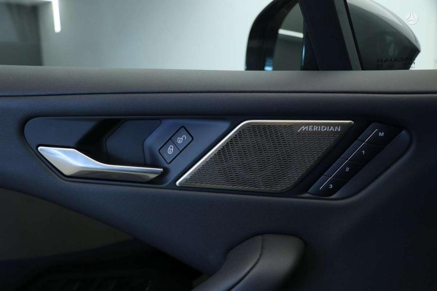 Grey Jaguar I-Pace 2020 in Vilnius, with an engine capacity of 0.00 L and mileage of 39 thousand km for 26990 €, photo 19 on AUTOMOTO.COM.LV