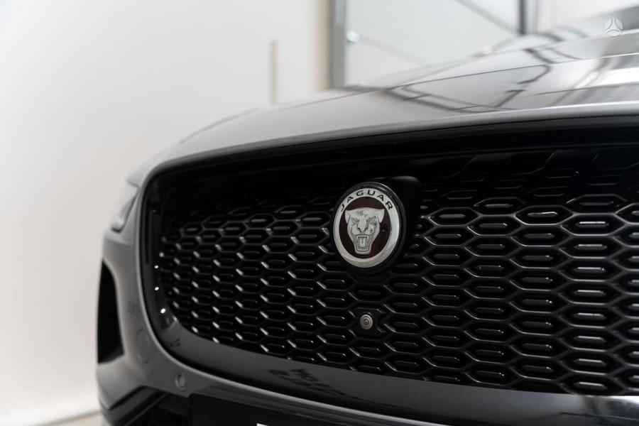 Grey Jaguar I-Pace 2021 in Vilnius, with an engine capacity of 0.00 L and mileage of 47 thousand km for 26900 €, photo 9 on AUTOMOTO.COM.LV