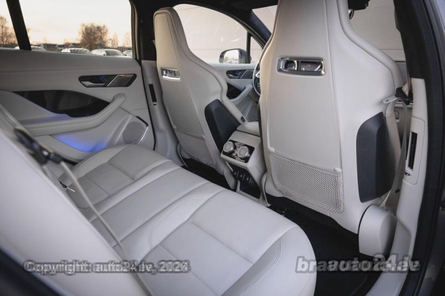 Grey Jaguar I-Pace 2018 in Tallinn, with an engine capacity of 0.00 L and mileage of 131 thousand km for 19900 €, photo 17 on AUTOMOTO.COM.LV