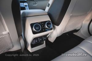 Grey Jaguar I-Pace 2018 in Tallinn, with an engine capacity of 0.00 L and mileage of 131 thousand km for 19900 €, photo 27 on AUTOMOTO.COM.LV