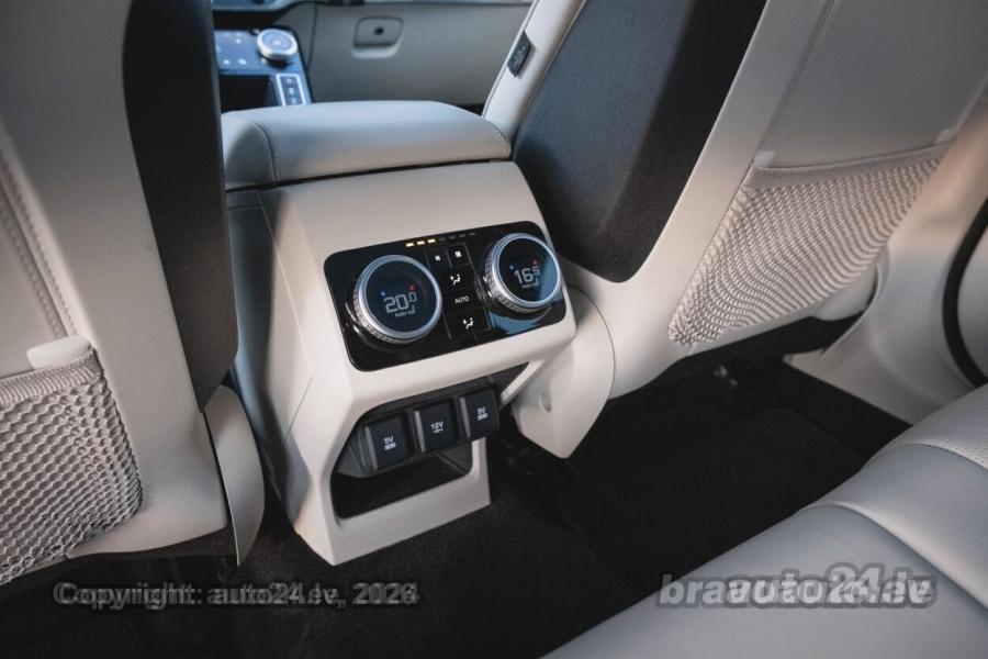 Grey Jaguar I-Pace 2018 in Tallinn, with an engine capacity of 0.00 L and mileage of 131 thousand km for 19900 €, photo 27 on AUTOMOTO.COM.LV