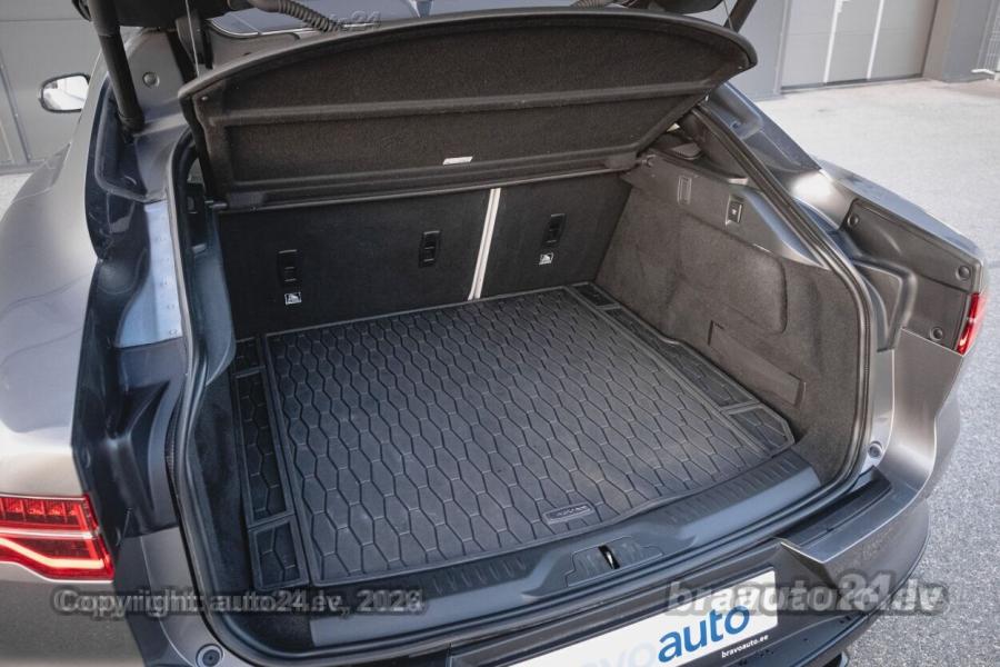Grey Jaguar I-Pace 2018 in Tallinn, with an engine capacity of 0.00 L and mileage of 131 thousand km for 19900 €, photo 29 on AUTOMOTO.COM.LV
