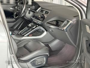 Pelēks Jaguar I-Pace 2018 Tallina, ar dzinēja tilpumu 0.00 L un nobraukumu 0 tūkst. km par 20900 €, foto 9 vietnē AUTOMOTO.COM.LV