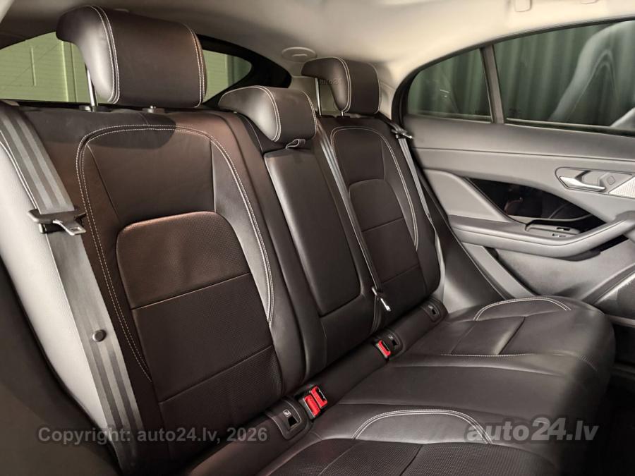 Pelēks Jaguar I-Pace 2018 Tallina, ar dzinēja tilpumu 0.00 L un nobraukumu 0 tūkst. km par 20900 €, foto 13 vietnē AUTOMOTO.COM.LV