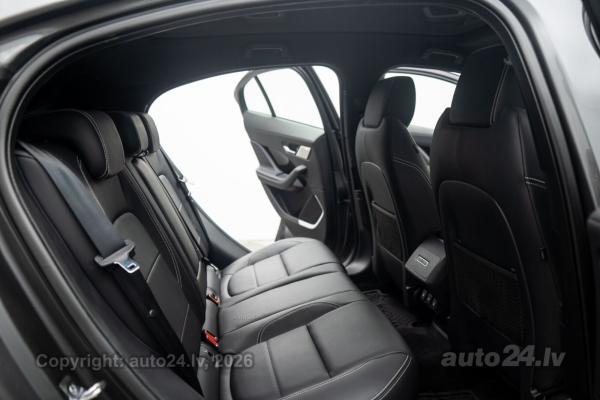 Pelēks Jaguar I-Pace 2021 Tallina, ar dzinēja tilpumu 0.00 L un nobraukumu 103 tūkst. km par 21999 €, foto 10 vietnē AUTOMOTO.COM.LV