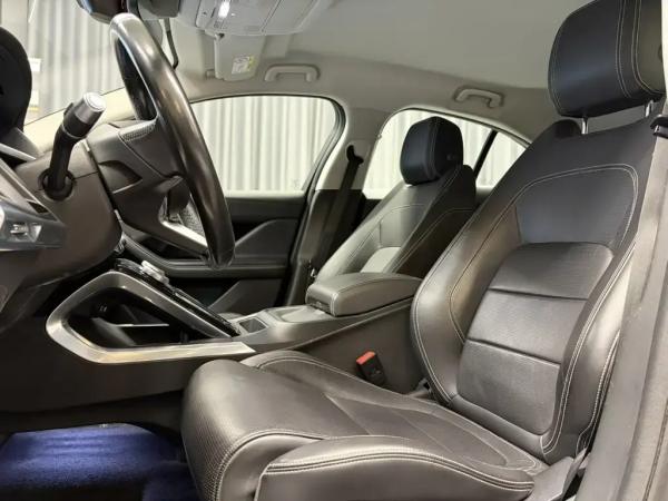 Ягуар I-Pace 2018 в Марупе на AUTOMOTO.COM.LV Белый Ягуар I-Pace 2018 в Марупе, объемом двигателя 0.00 л и пробегом 66 тыс. км за 17990 €, фото 7 на AUTOMOTO.COM.LV