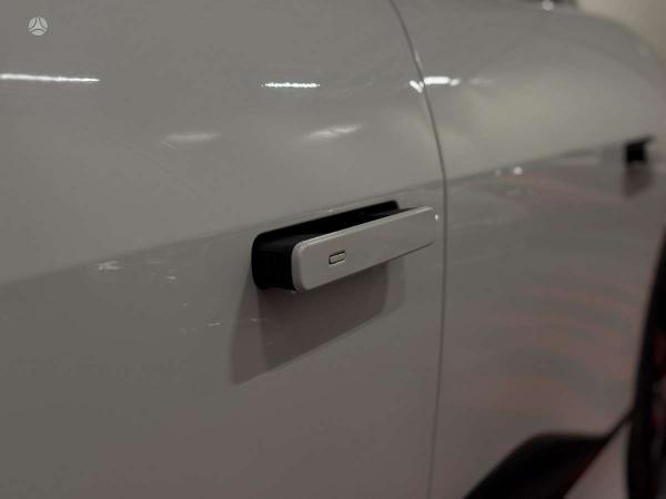 White Jaguar I-Pace 2020 in Vilnius, with an engine capacity of 0.00 L and mileage of 84 thousand km for 24990 €, photo 10 on AUTOMOTO.COM.LV