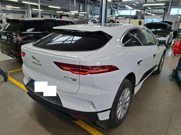 Jaguar I-Pace 2021 in Kaunas on AUTOMOTO.COM.LV White Jaguar I-Pace 2021 in Kaunas, with an engine capacity of 0.00 L and mileage of 100 thousand km for 19500 €, photo 5 on AUTOMOTO.COM.LV