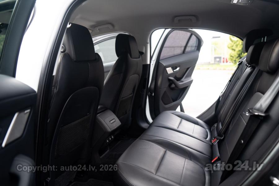 Balts Jaguar I-Pace 2019 Tallina, ar dzinēja tilpumu 0.00 L un nobraukumu 211 tūkst. km par 14999 €, foto 10 vietnē AUTOMOTO.COM.LV