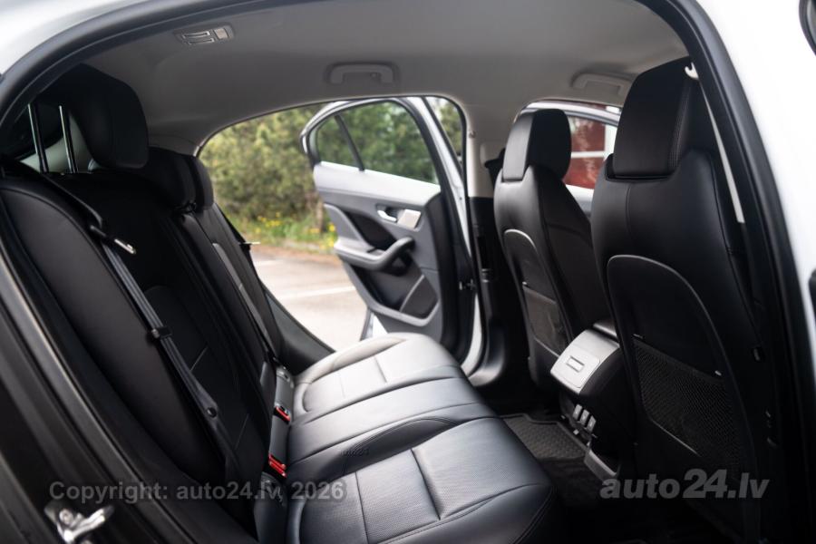 Balts Jaguar I-Pace 2019 Tallina, ar dzinēja tilpumu 0.00 L un nobraukumu 211 tūkst. km par 14999 €, foto 11 vietnē AUTOMOTO.COM.LV