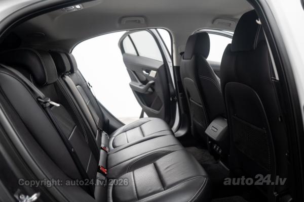 White Jaguar I-Pace 2019 in Tallinn, with an engine capacity of 0.00 L and mileage of 127 thousand km for 19999 €, photo 10 on AUTOMOTO.COM.LV