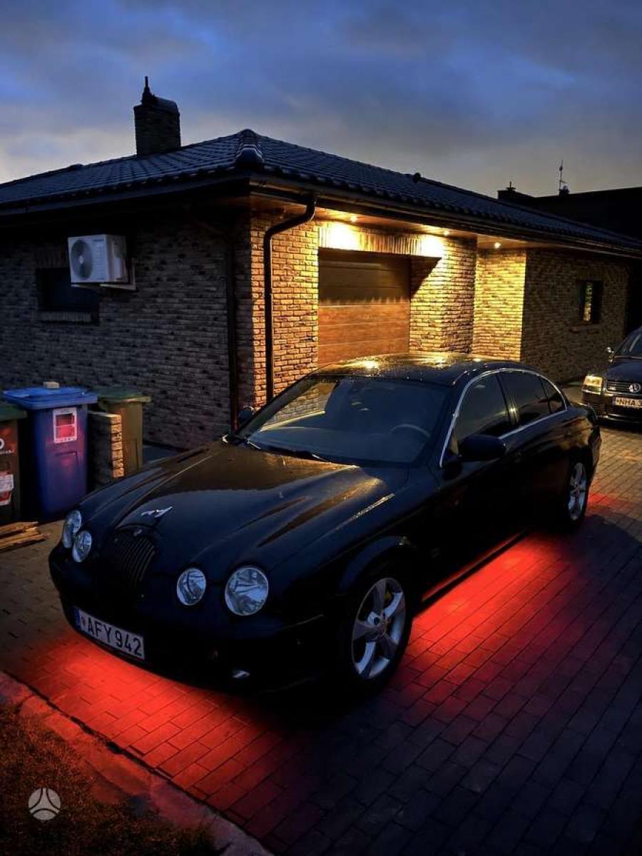 Melns Jaguar S-Type 2003 Kauņa, ar dzinēja tilpumu 4.20 L un nobraukumu 312 tūkst. km par 2000 €, foto 3 vietnē AUTOMOTO.COM.LV