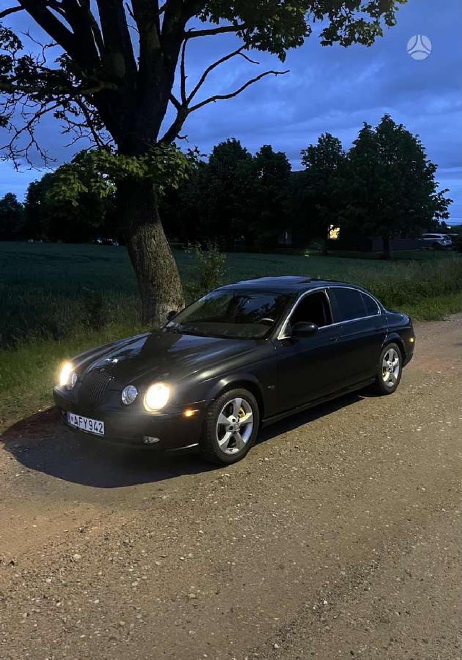 Melns Jaguar S-Type 2003 Kauņa, ar dzinēja tilpumu 4.20 L un nobraukumu 312 tūkst. km par 2000 €, foto 4 vietnē AUTOMOTO.COM.LV