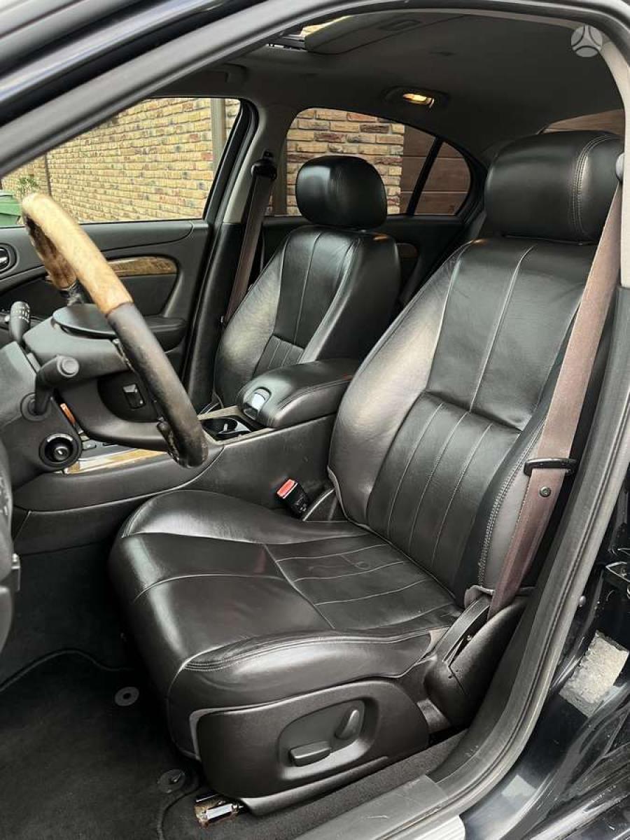 Melns Jaguar S-Type 2003 Kauņa, ar dzinēja tilpumu 4.20 L un nobraukumu 312 tūkst. km par 2000 €, foto 26 vietnē AUTOMOTO.COM.LV