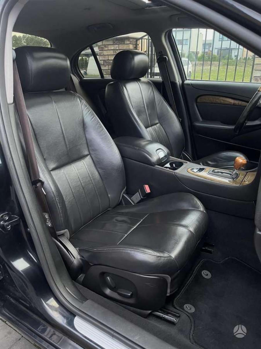 Melns Jaguar S-Type 2003 Kauņa, ar dzinēja tilpumu 4.20 L un nobraukumu 312 tūkst. km par 2000 €, foto 45 vietnē AUTOMOTO.COM.LV