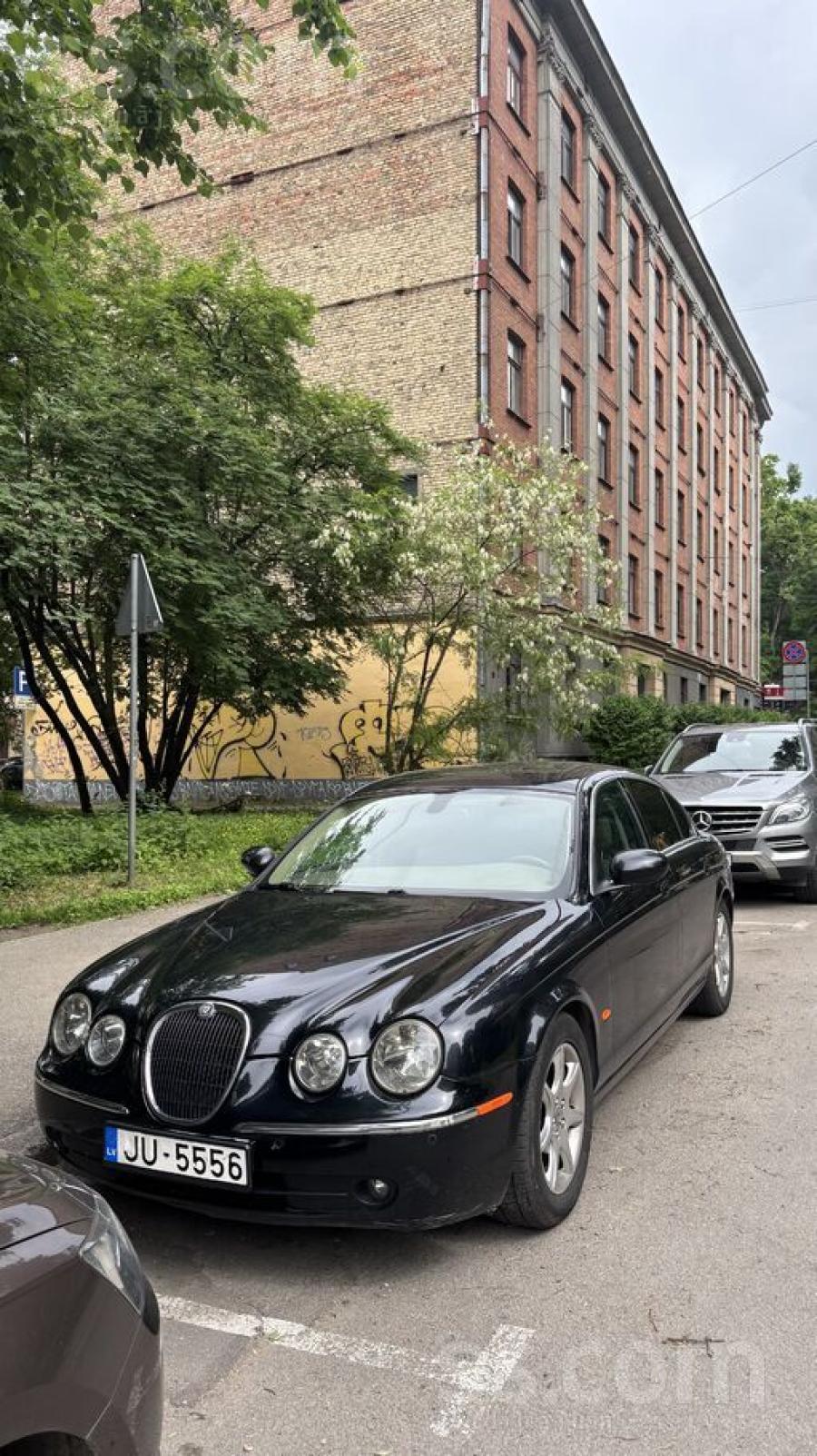 Black Jaguar S-Type 2005 in Riga, with an engine capacity of 2.70 L and mileage of 292 thousand km for 4200 €, photo 1 on AUTOMOTO.COM.LV