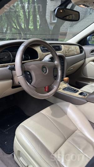 Black Jaguar S-Type 2005 in Riga, with an engine capacity of 2.70 L and mileage of 292 thousand km for 4200 €, photo 5 on AUTOMOTO.COM.LV