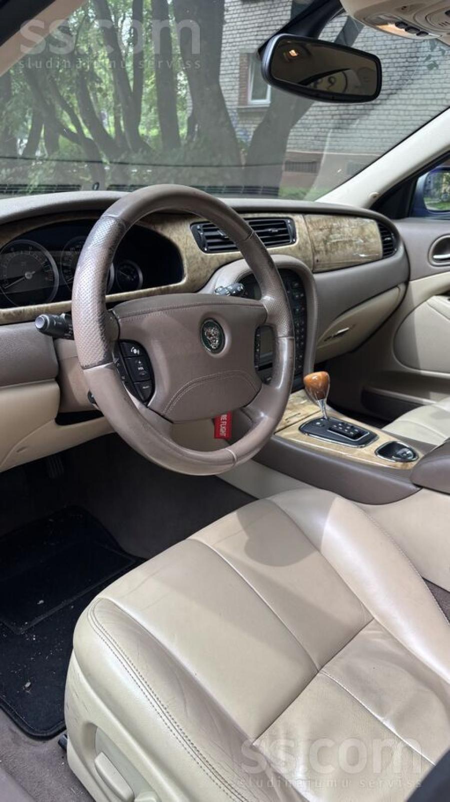 Black Jaguar S-Type 2005 in Riga, with an engine capacity of 2.70 L and mileage of 292 thousand km for 4200 €, photo 5 on AUTOMOTO.COM.LV