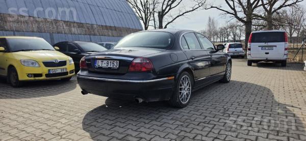 Black Jaguar S-Type 2006 in Valmiera, with an engine capacity of 2.70 L and mileage of 197 thousand km for 1500 €, photo 3 on AUTOMOTO.COM.LV