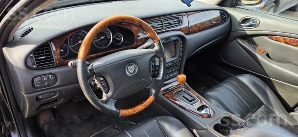 Black Jaguar S-Type 2006 in Valmiera, with an engine capacity of 2.70 L and mileage of 197 thousand km for 1500 €, photo 8 on AUTOMOTO.COM.LV