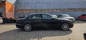 Black Jaguar S-Type 2006 in Valmiera, with an engine capacity of 2.70 L and mileage of 199 thousand km for 1500 €, photo 3 on AUTOMOTO.COM.LV