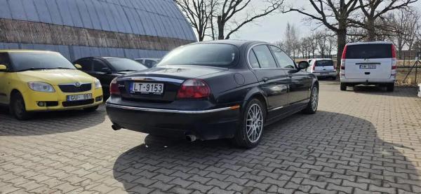 Black Jaguar S-Type 2006 in Valmiera, with an engine capacity of 2.70 L and mileage of 199 thousand km for 1500 €, photo 3 on AUTOMOTO.COM.LV