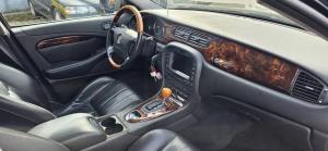 Black Jaguar S-Type 2006 in Valmiera, with an engine capacity of 2.70 L and mileage of 199 thousand km for 1500 €, photo 10 on AUTOMOTO.COM.LV