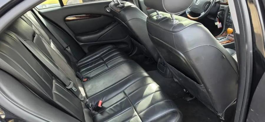 Black Jaguar S-Type 2006 in Valmiera, with an engine capacity of 2.70 L and mileage of 199 thousand km for 1500 €, photo 11 on AUTOMOTO.COM.LV