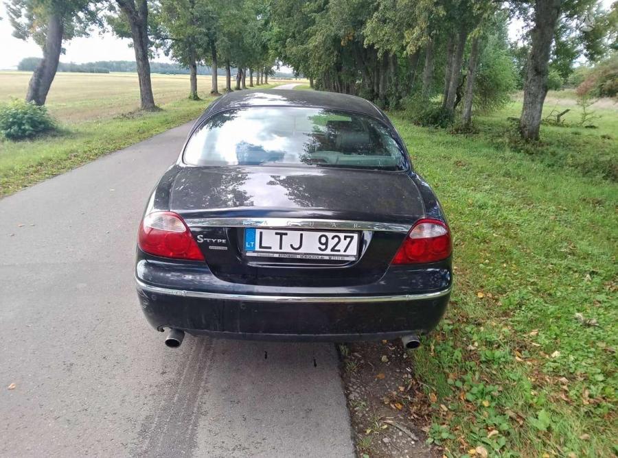 Black Jaguar S-Type 2007 in Kedainiai, with an engine capacity of 2.70 L and mileage of 271 thousand km for 1100 €, photo 4 on AUTOMOTO.COM.LV