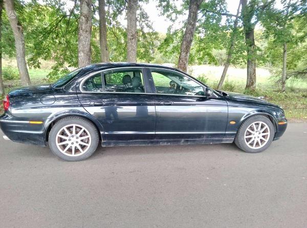 Black Jaguar S-Type 2007 in Kedainiai, with an engine capacity of 2.70 L and mileage of 271 thousand km for 1100 €, photo 5 on AUTOMOTO.COM.LV