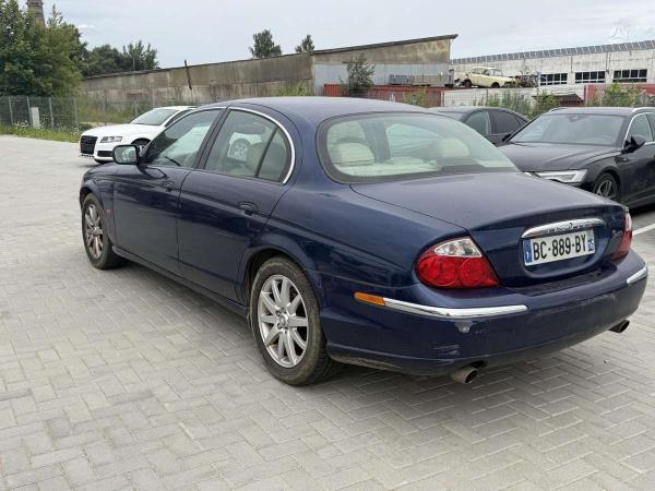 Blue Jaguar S-Type 2001 in Taurage, with an engine capacity of 2.97 L and mileage of 153 thousand km for 1500 €, photo 5 on AUTOMOTO.COM.LV