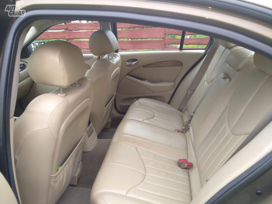 Brown Jaguar S-Type 2001 in Vilnius, with an engine capacity of 3.00 L and mileage of 127 thousand km for 4950 €, photo 11 on AUTOMOTO.COM.LV