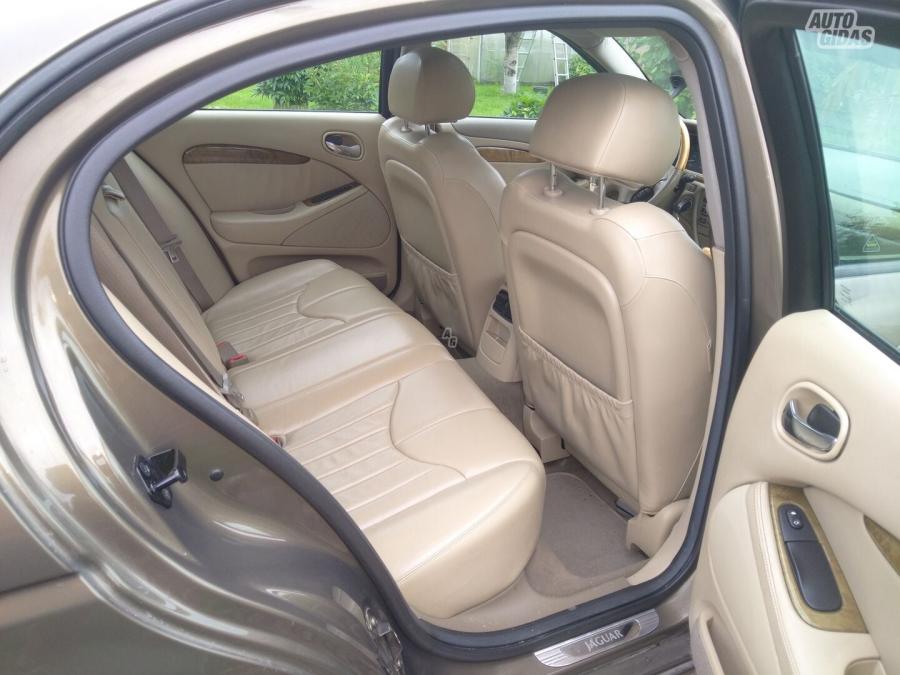 Brown Jaguar S-Type 2001 in Vilnius, with an engine capacity of 3.00 L and mileage of 127 thousand km for 4950 €, photo 12 on AUTOMOTO.COM.LV