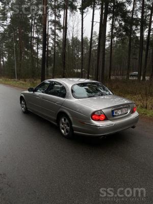 Grey Jaguar S-Type 1999 in Riga, with an engine capacity of 3.00 L and mileage of 260 thousand km for 1700 €, photo 4 on AUTOMOTO.COM.LV