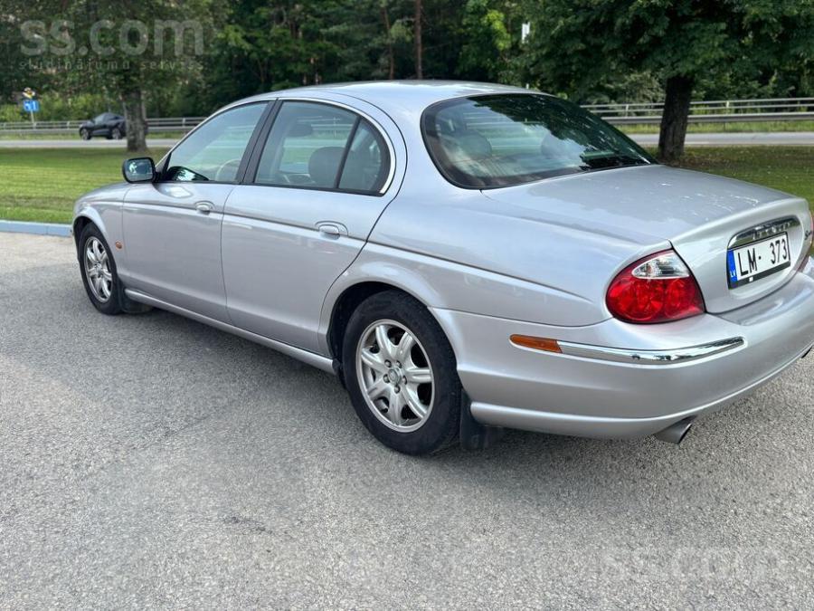 Pelēks Jaguar S-Type 2000 Rīga, ar dzinēja tilpumu 4.00 L un nobraukumu 193 tūkst. km par 3700 €, foto 3 vietnē AUTOMOTO.COM.LV