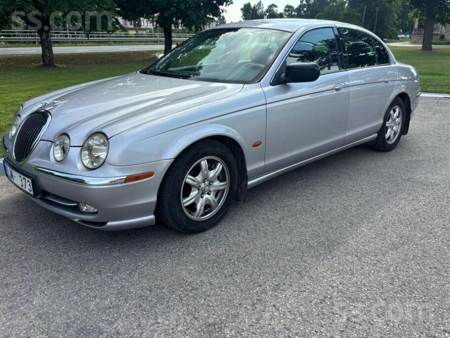 Pelēks Jaguar S-Type 2000 Rīga, ar dzinēja tilpumu 4.00 L un nobraukumu 193 tūkst. km par 3700 €, foto 4 vietnē AUTOMOTO.COM.LV
