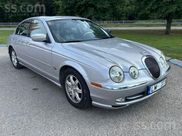 Pelēks Jaguar S-Type 2000 Rīga, ar dzinēja tilpumu 4.00 L un nobraukumu 193 tūkst. km par 3700 €, foto 1 vietnē AUTOMOTO.COM.LV