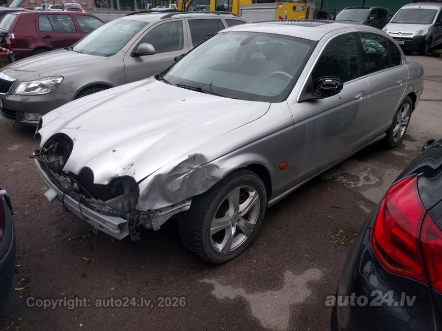 Pelēks Jaguar S-Type 2002 Tallina, ar dzinēja tilpumu 4.20 L un nobraukumu 0 tūkst. km par 1750 €, foto 1 vietnē AUTOMOTO.COM.LV