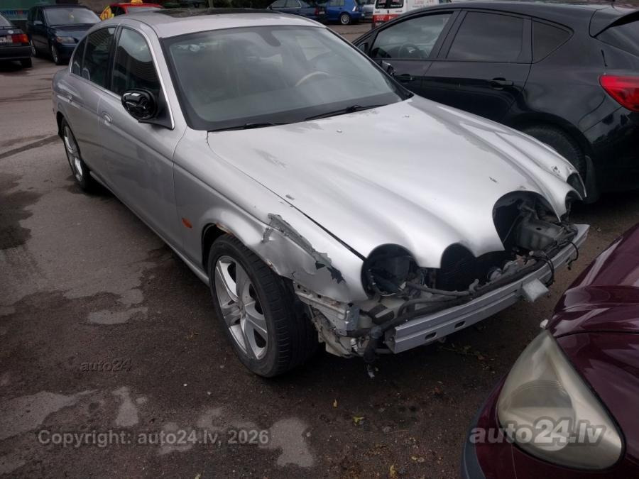 Pelēks Jaguar S-Type 2002 Tallina, ar dzinēja tilpumu 4.20 L un nobraukumu 0 tūkst. km par 1750 €, foto 3 vietnē AUTOMOTO.COM.LV