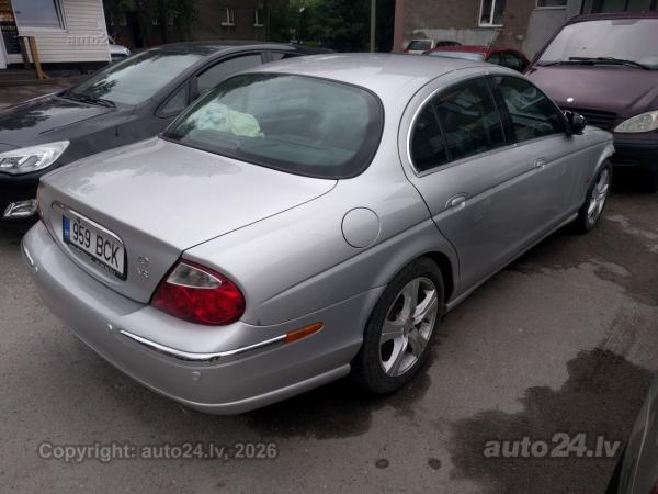 Pelēks Jaguar S-Type 2002 Tallina, ar dzinēja tilpumu 4.20 L un nobraukumu 0 tūkst. km par 1750 €, foto 4 vietnē AUTOMOTO.COM.LV