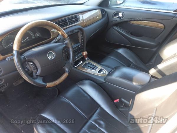 Pelēks Jaguar S-Type 2002 Tallina, ar dzinēja tilpumu 4.20 L un nobraukumu 0 tūkst. km par 1750 €, foto 5 vietnē AUTOMOTO.COM.LV