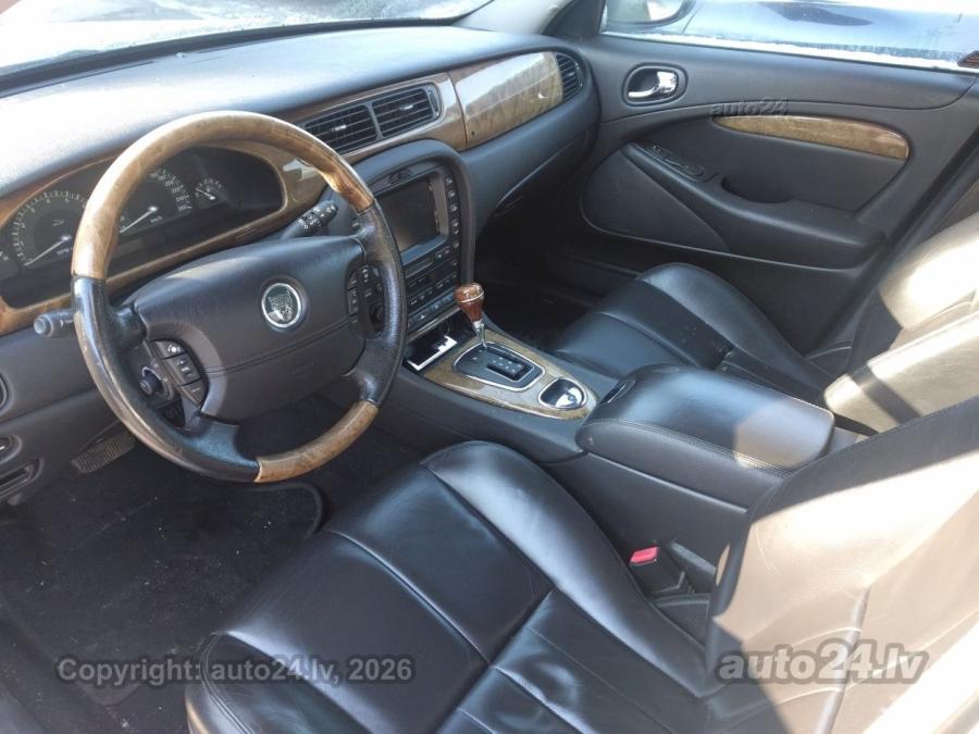 Pelēks Jaguar S-Type 2002 Tallina, ar dzinēja tilpumu 4.20 L un nobraukumu 0 tūkst. km par 1750 €, foto 6 vietnē AUTOMOTO.COM.LV
