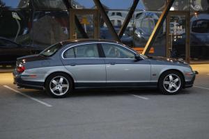 Grey Jaguar S-Type 2002 in Kaunas, with an engine capacity of 4.20 L and mileage of 183 thousand km for 2999 €, photo 4 on AUTOMOTO.COM.LV