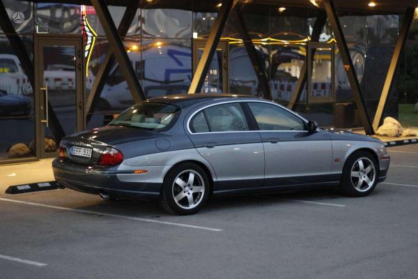 Grey Jaguar S-Type 2002 in Kaunas, with an engine capacity of 4.20 L and mileage of 183 thousand km for 2999 €, photo 5 on AUTOMOTO.COM.LV