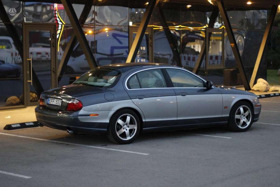 Grey Jaguar S-Type 2002 in Kaunas, with an engine capacity of 4.20 L and mileage of 183 thousand km for 2999 €, photo 5 on AUTOMOTO.COM.LV