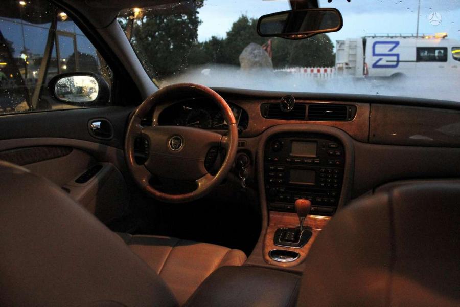 Grey Jaguar S-Type 2002 in Kaunas, with an engine capacity of 4.20 L and mileage of 183 thousand km for 2999 €, photo 8 on AUTOMOTO.COM.LV