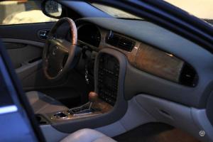 Grey Jaguar S-Type 2002 in Kaunas, with an engine capacity of 4.20 L and mileage of 183 thousand km for 2999 €, photo 9 on AUTOMOTO.COM.LV