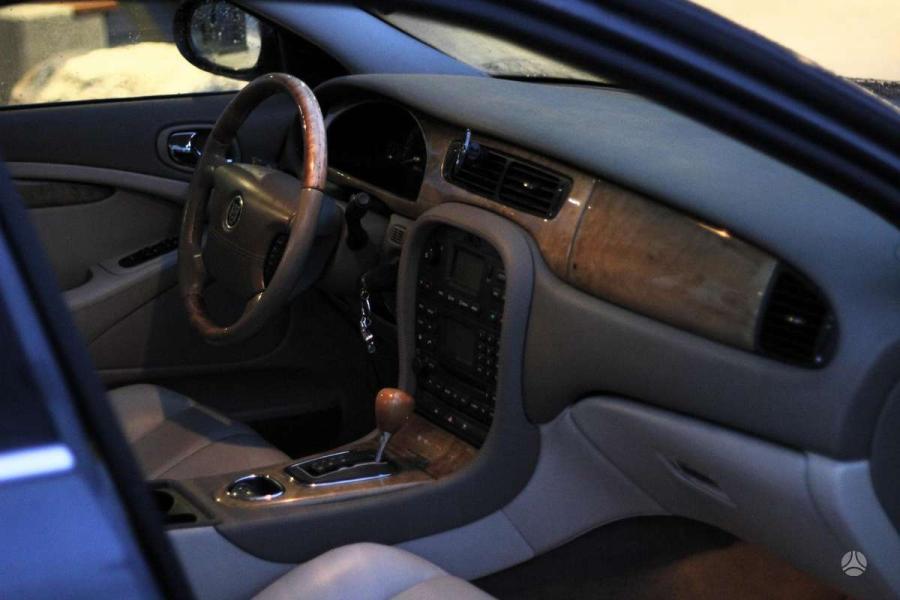 Grey Jaguar S-Type 2002 in Kaunas, with an engine capacity of 4.20 L and mileage of 183 thousand km for 2999 €, photo 9 on AUTOMOTO.COM.LV