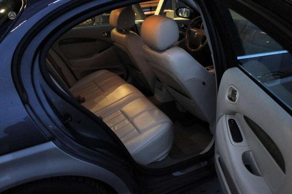 Grey Jaguar S-Type 2002 in Kaunas, with an engine capacity of 4.20 L and mileage of 183 thousand km for 2999 €, photo 11 on AUTOMOTO.COM.LV