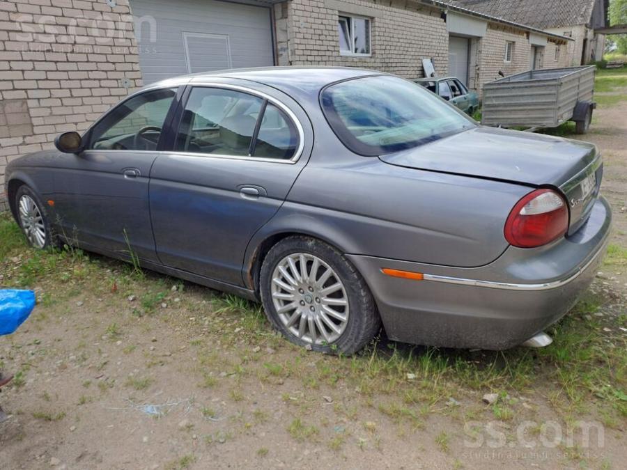 Grey Jaguar S-Type 2004 in Riga, with an engine capacity of 2.70 L and mileage of 320 thousand km for 800 €, photo 8 on AUTOMOTO.COM.LV